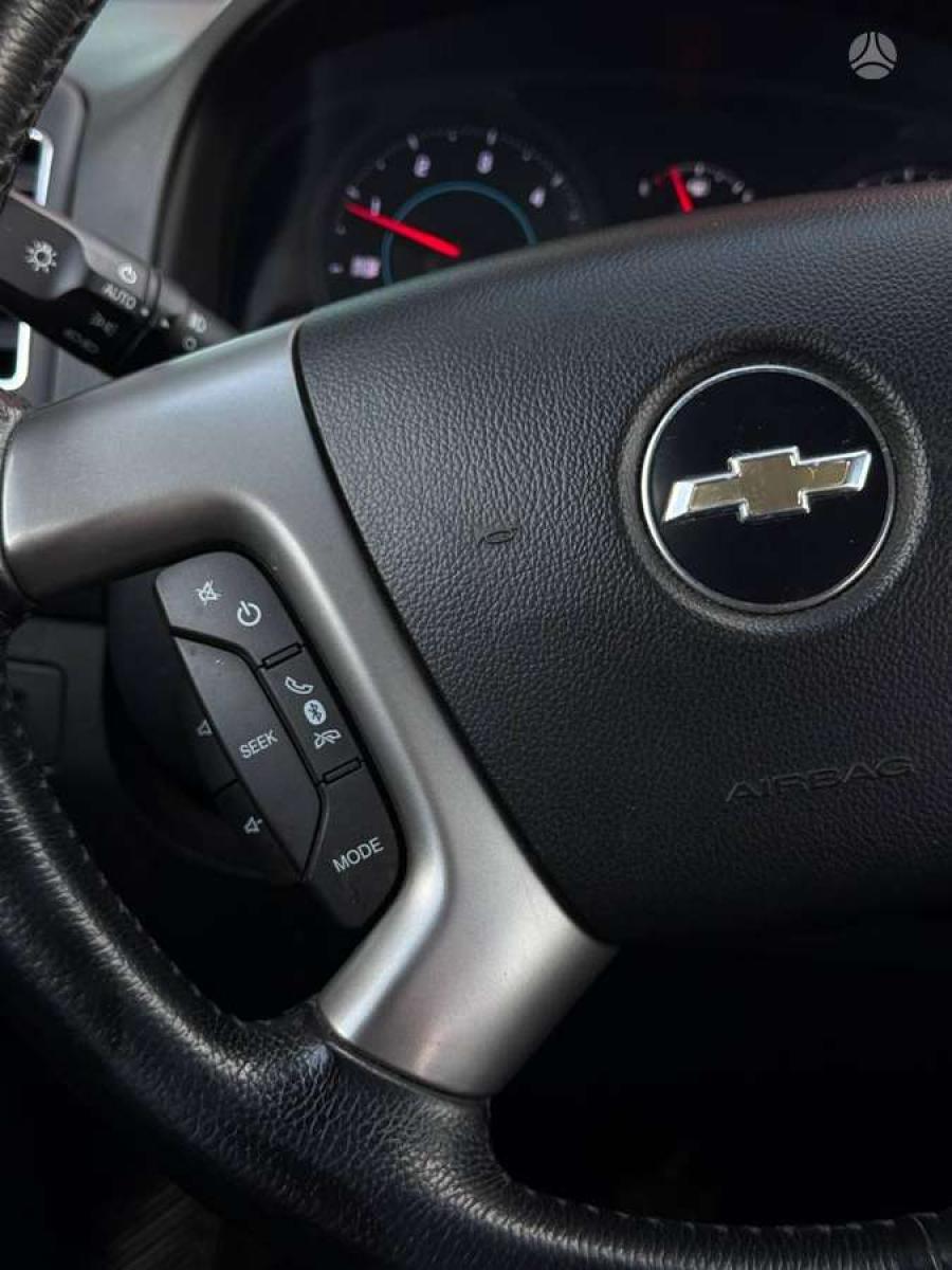 White Chevrolet Captiva 2012 in Klaipeda, with an engine capacity of 2.23 L and mileage of 239 thousand km for 4800 €, photo 18 on AUTOMOTO.COM.LV