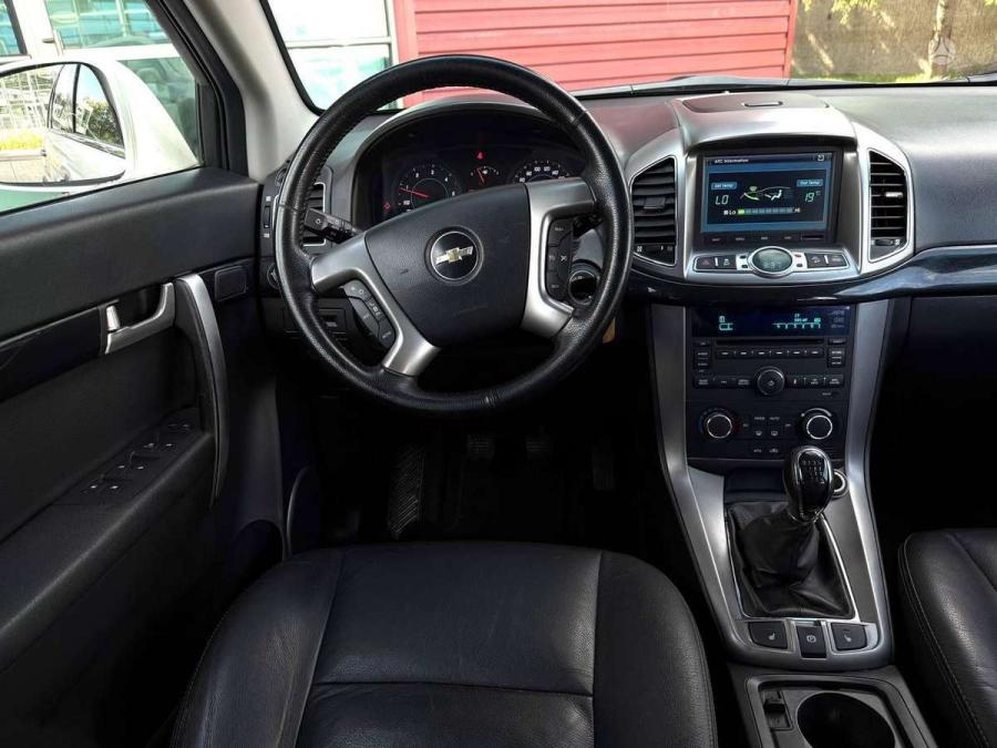 White Chevrolet Captiva 2012 in Klaipeda, with an engine capacity of 2.23 L and mileage of 239 thousand km for 4800 €, photo 20 on AUTOMOTO.COM.LV