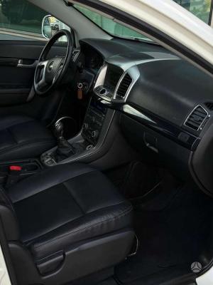 White Chevrolet Captiva 2012 in Klaipeda, with an engine capacity of 2.23 L and mileage of 239 thousand km for 4800 €, photo 23 on AUTOMOTO.COM.LV