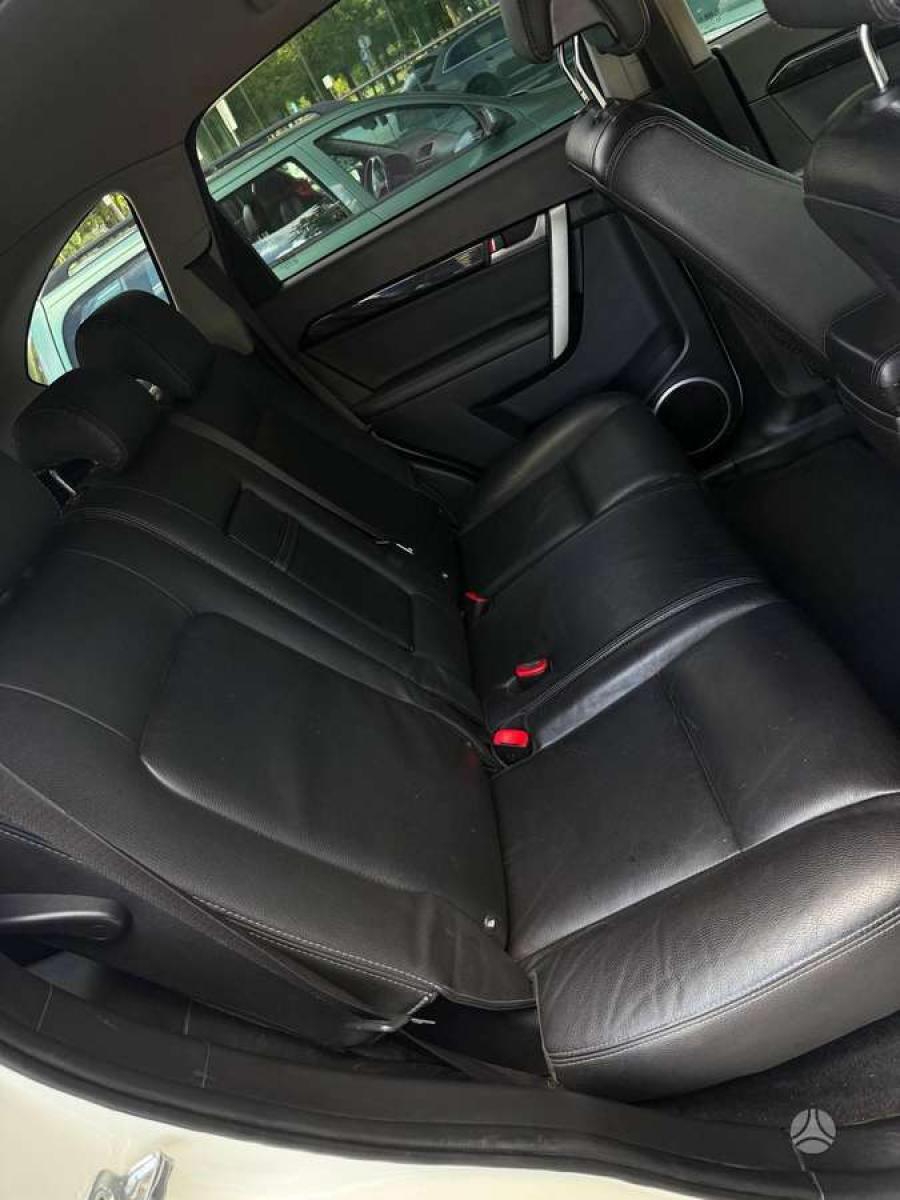 White Chevrolet Captiva 2012 in Klaipeda, with an engine capacity of 2.23 L and mileage of 239 thousand km for 4800 €, photo 26 on AUTOMOTO.COM.LV