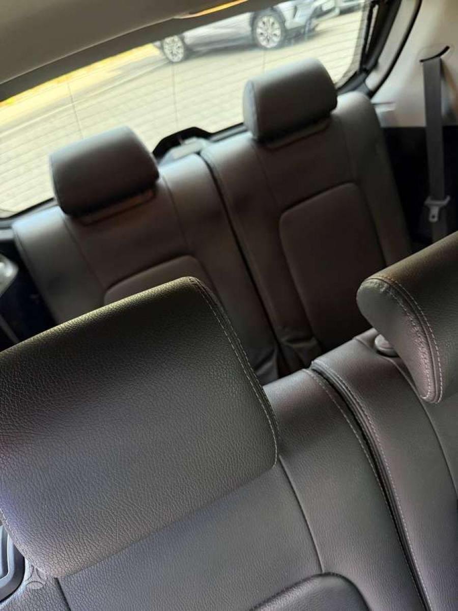 White Chevrolet Captiva 2012 in Klaipeda, with an engine capacity of 2.23 L and mileage of 239 thousand km for 4800 €, photo 27 on AUTOMOTO.COM.LV