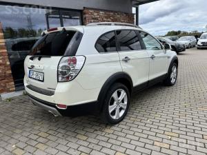 White Chevrolet Captiva 2012 in Talsi, with an engine capacity of 2.20 L and mileage of 251 thousand km for 6200 €, photo 4 on AUTOMOTO.COM.LV