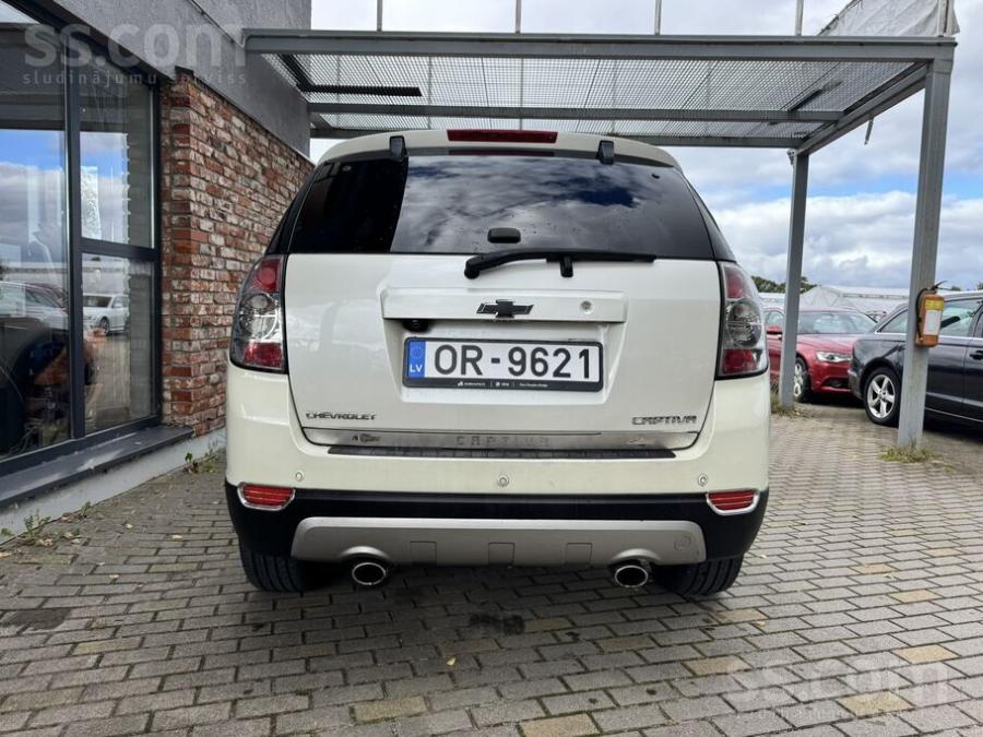 White Chevrolet Captiva 2012 in Talsi, with an engine capacity of 2.20 L and mileage of 251 thousand km for 6200 €, photo 5 on AUTOMOTO.COM.LV