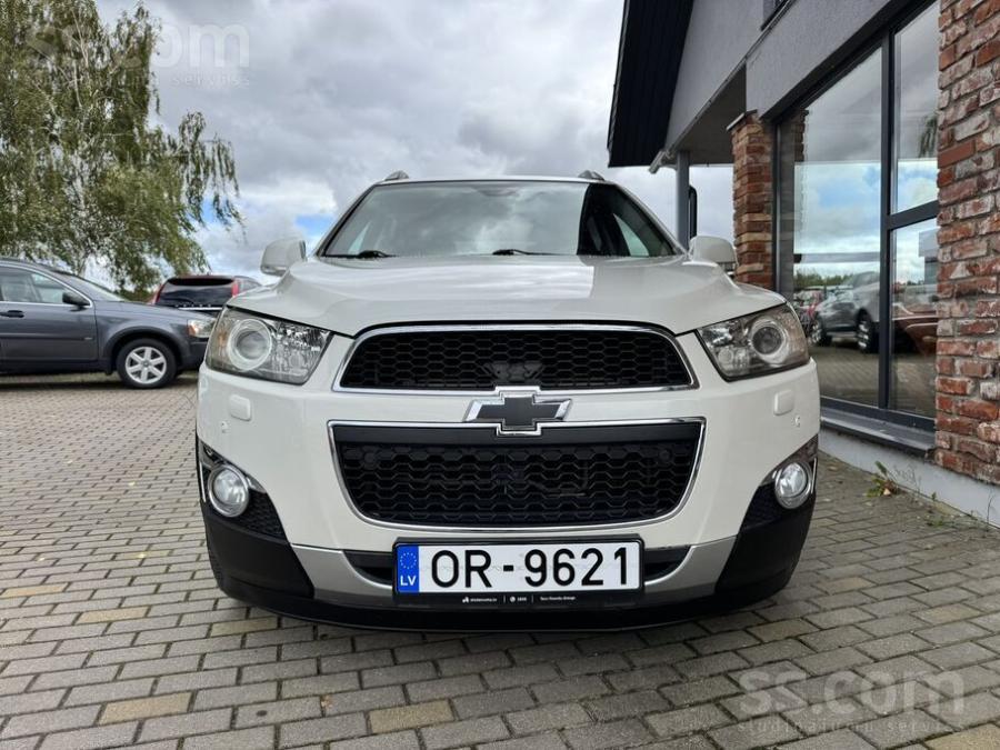 White Chevrolet Captiva 2012 in Talsi, with an engine capacity of 2.20 L and mileage of 251 thousand km for 6200 €, photo 6 on AUTOMOTO.COM.LV