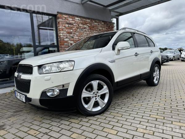 Chevrolet Captiva 2012 in Talsi on AUTOMOTO.COM.LV White Chevrolet Captiva 2012 in Talsi, with an engine capacity of 2.20 L and mileage of 251 thousand km for 6200 €, photo 7 on AUTOMOTO.COM.LV