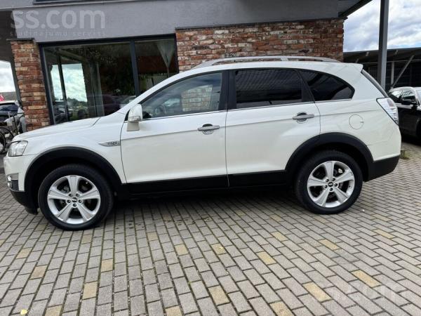 Chevrolet Captiva 2012 in Talsi on AUTOMOTO.COM.LV White Chevrolet Captiva 2012 in Talsi, with an engine capacity of 2.20 L and mileage of 251 thousand km for 6200 €, photo 8 on AUTOMOTO.COM.LV