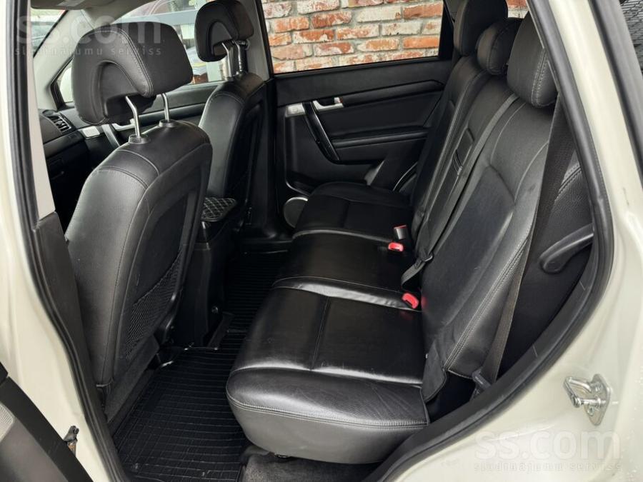 White Chevrolet Captiva 2012 in Talsi, with an engine capacity of 2.20 L and mileage of 251 thousand km for 6200 €, photo 13 on AUTOMOTO.COM.LV