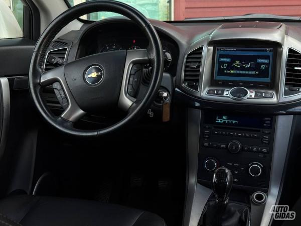 White Chevrolet Captiva 2012 in Klaipeda, with an engine capacity of 2.20 L and mileage of 239 thousand km for 4800 €, photo 10 on AUTOMOTO.COM.LV