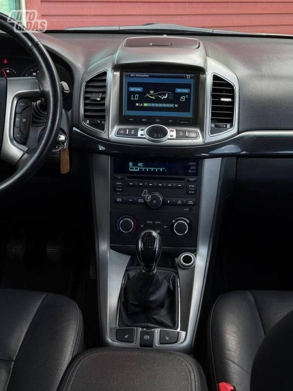 White Chevrolet Captiva 2012 in Klaipeda, with an engine capacity of 2.20 L and mileage of 239 thousand km for 4800 €, photo 11 on AUTOMOTO.COM.LV