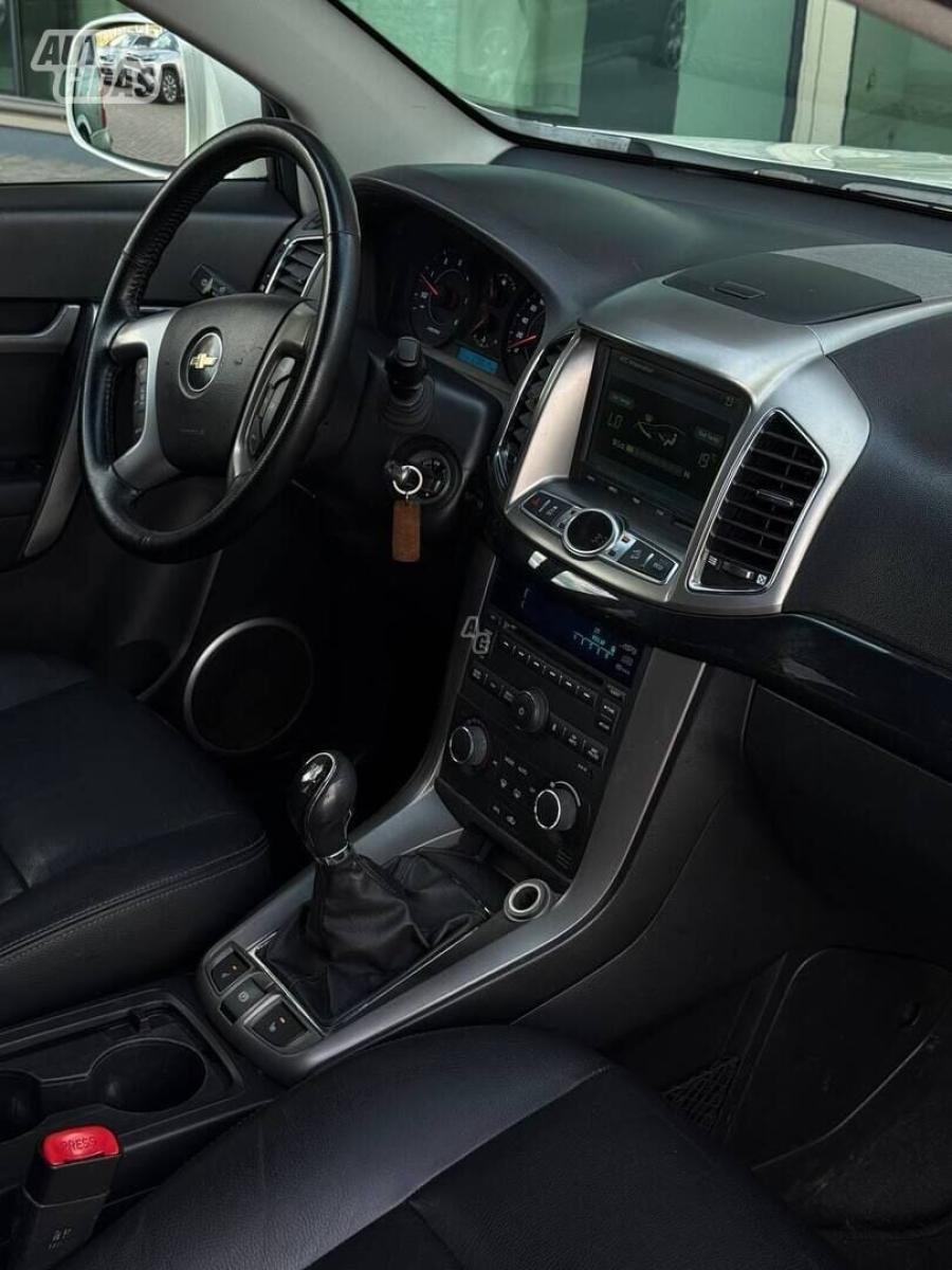 Balts Chevrolet Captiva 2012 Klaipėda, ar dzinēja tilpumu 2.20 L un nobraukumu 239 tūkst. km par 4800 €, foto 21 vietnē AUTOMOTO.COM.LV