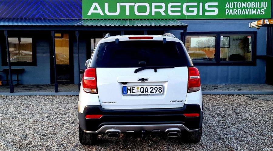 White Chevrolet Captiva 2013 in Kretinga, with an engine capacity of 2.20 L and mileage of 178 thousand km for 7699 €, photo 10 on AUTOMOTO.COM.LV
