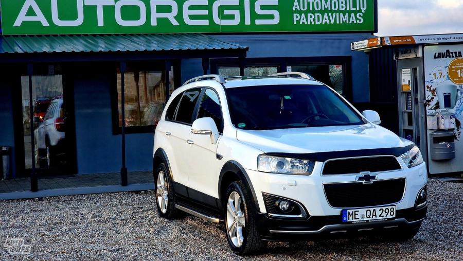 White Chevrolet Captiva 2013 in Kretinga, with an engine capacity of 2.20 L and mileage of 178 thousand km for 7699 €, photo 1 on AUTOMOTO.COM.LV