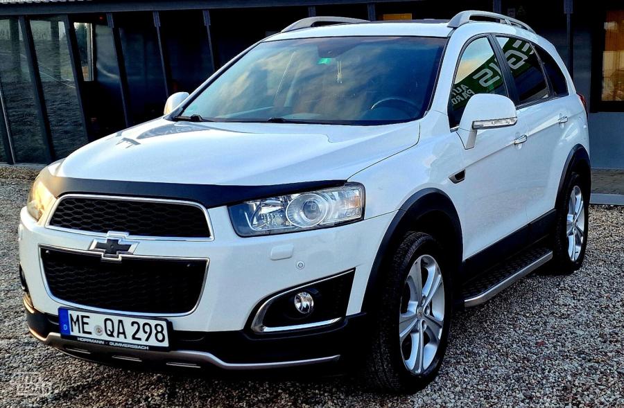 White Chevrolet Captiva 2013 in Kretinga, with an engine capacity of 2.20 L and mileage of 178 thousand km for 7699 €, photo 4 on AUTOMOTO.COM.LV