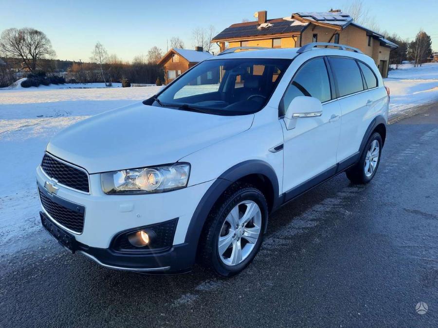 White Chevrolet Captiva 2013 in Alytus, with an engine capacity of 2.23 L and mileage of 263 thousand km for 5650 €, photo 1 on AUTOMOTO.COM.LV