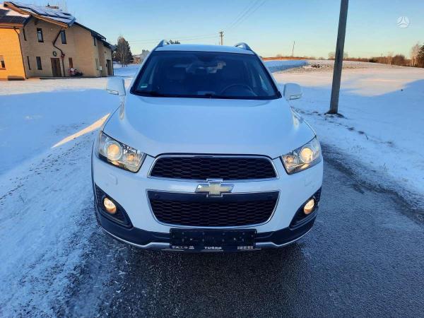 White Chevrolet Captiva 2013 in Alytus, with an engine capacity of 2.23 L and mileage of 263 thousand km for 5650 €, photo 2 on AUTOMOTO.COM.LV