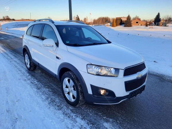 White Chevrolet Captiva 2013 in Alytus, with an engine capacity of 2.23 L and mileage of 263 thousand km for 5650 €, photo 3 on AUTOMOTO.COM.LV