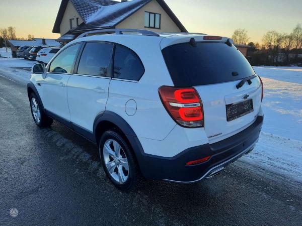 White Chevrolet Captiva 2013 in Alytus, with an engine capacity of 2.23 L and mileage of 263 thousand km for 5650 €, photo 4 on AUTOMOTO.COM.LV