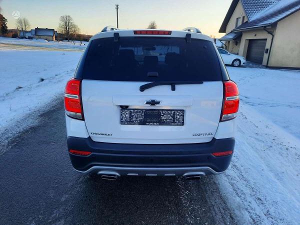 White Chevrolet Captiva 2013 in Alytus, with an engine capacity of 2.23 L and mileage of 263 thousand km for 5650 €, photo 5 on AUTOMOTO.COM.LV