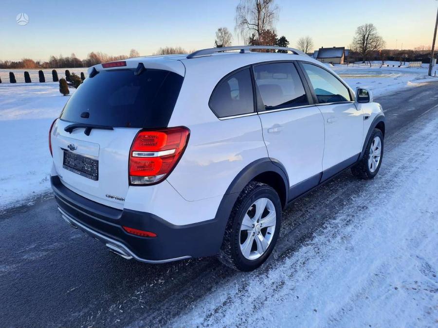 White Chevrolet Captiva 2013 in Alytus, with an engine capacity of 2.23 L and mileage of 263 thousand km for 5650 €, photo 6 on AUTOMOTO.COM.LV