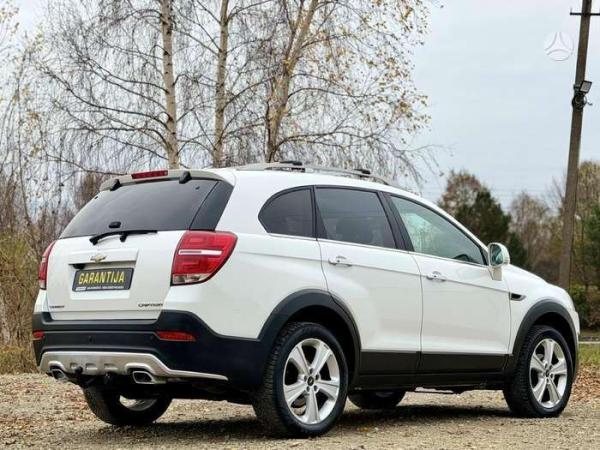 White Chevrolet Captiva 2013 in Siauliai, with an engine capacity of 2.20 L and mileage of 208 thousand km for 8450 €, photo 4 on AUTOMOTO.COM.LV