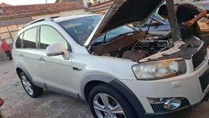 White Chevrolet Captiva 2013 in Kaunas, with an engine capacity of 2.20 L and mileage of 190 thousand km for 3900 €, photo 2 on AUTOMOTO.COM.LV