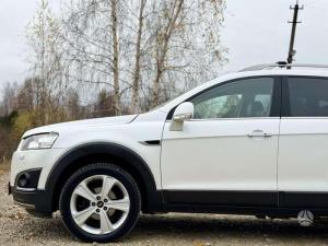 White Chevrolet Captiva 2013 in Siauliai, with an engine capacity of 2.20 L and mileage of 208 thousand km for 8450 €, photo 11 on AUTOMOTO.COM.LV