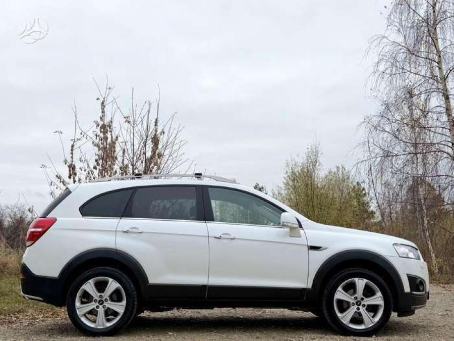 White Chevrolet Captiva 2013 in Siauliai, with an engine capacity of 2.20 L and mileage of 208 thousand km for 8450 €, photo 14 on AUTOMOTO.COM.LV