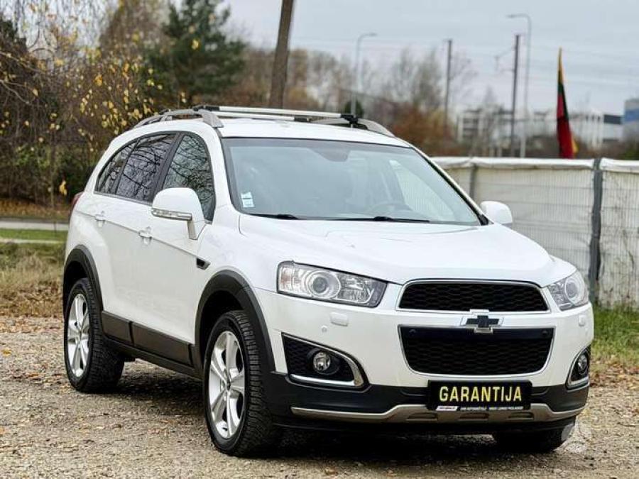 White Chevrolet Captiva 2013 in Siauliai, with an engine capacity of 2.20 L and mileage of 208 thousand km for 8450 €, photo 17 on AUTOMOTO.COM.LV