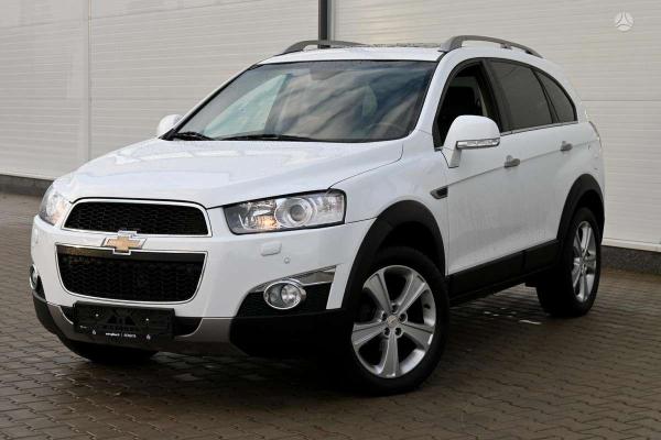 White Chevrolet Captiva 2013 in Kretinga, with an engine capacity of 2.20 L and mileage of 198 thousand km for 6350 €, photo 3 on AUTOMOTO.COM.LV
