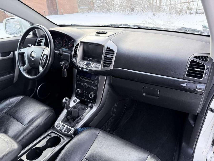Balts Chevrolet Captiva 2013 Šauļi, ar dzinēja tilpumu 2.20 L un nobraukumu 258 tūkst. km par 4400 €, foto 21 vietnē AUTOMOTO.COM.LV