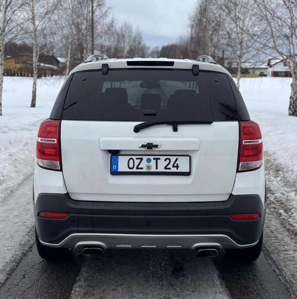 White Chevrolet Captiva 2013 in Kretinga, with an engine capacity of 2.23 L and mileage of 183 thousand km for 7200 €, photo 6 on AUTOMOTO.COM.LV