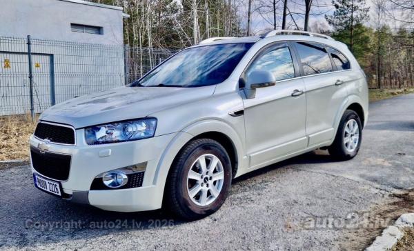 White Chevrolet Captiva 2013 in Tallinn, with an engine capacity of 2.20 L and mileage of 94 thousand km for 5999 €, photo 3 on AUTOMOTO.COM.LV