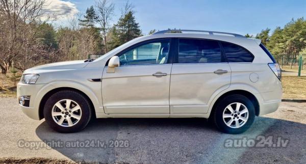 White Chevrolet Captiva 2013 in Tallinn, with an engine capacity of 2.20 L and mileage of 94 thousand km for 5999 €, photo 4 on AUTOMOTO.COM.LV