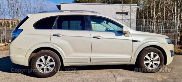 White Chevrolet Captiva 2013 in Tallinn, with an engine capacity of 2.20 L and mileage of 94 thousand km for 5999 €, photo 5 on AUTOMOTO.COM.LV