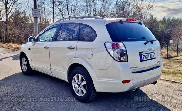 White Chevrolet Captiva 2013 in Tallinn, with an engine capacity of 2.20 L and mileage of 94 thousand km for 5999 €, photo 7 on AUTOMOTO.COM.LV