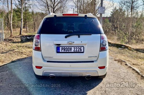 White Chevrolet Captiva 2013 in Tallinn, with an engine capacity of 2.20 L and mileage of 94 thousand km for 5999 €, photo 8 on AUTOMOTO.COM.LV