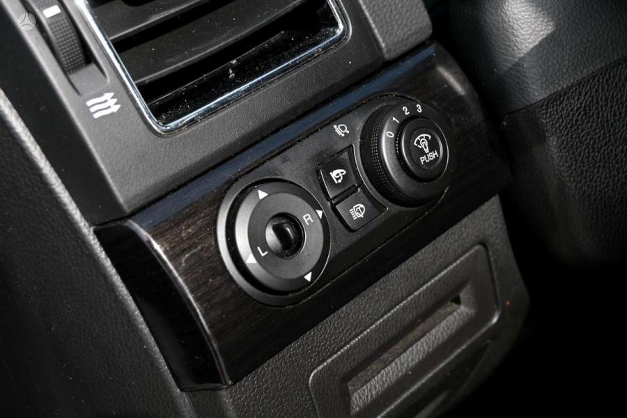 Balts Chevrolet Captiva 2013 Kretinga, ar dzinēja tilpumu 2.20 L un nobraukumu 247 tūkst. km par 6999 €, foto 24 vietnē AUTOMOTO.COM.LV