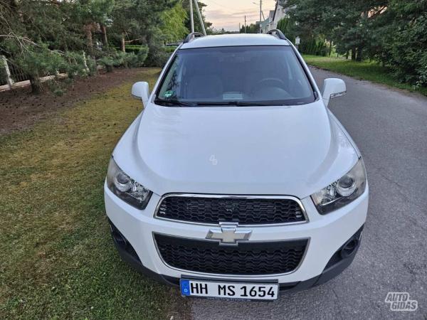 White Chevrolet Captiva 2013 in Mazeikiai, with an engine capacity of 2.20 L and mileage of 279 thousand km for 4250 €, photo 2 on AUTOMOTO.COM.LV