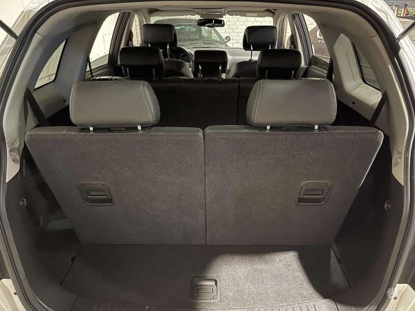 White Chevrolet Captiva 2013 in Klaipeda, with an engine capacity of 2.23 L and mileage of 278 thousand km for 5999 €, photo 4 on AUTOMOTO.COM.LV