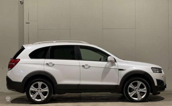 White Chevrolet Captiva 2013 in Klaipeda, with an engine capacity of 2.23 L and mileage of 278 thousand km for 5999 €, photo 9 on AUTOMOTO.COM.LV