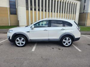 White Chevrolet Captiva 2013 in Kaunas, with an engine capacity of 2.20 L and mileage of 198 thousand km for 4900 €, photo 4 on AUTOMOTO.COM.LV