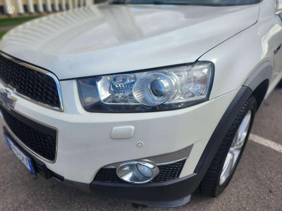 White Chevrolet Captiva 2013 in Kaunas, with an engine capacity of 2.20 L and mileage of 198 thousand km for 4900 €, photo 10 on AUTOMOTO.COM.LV