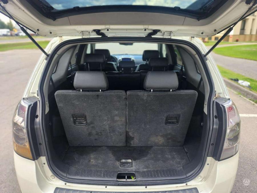White Chevrolet Captiva 2013 in Kaunas, with an engine capacity of 2.20 L and mileage of 198 thousand km for 4900 €, photo 17 on AUTOMOTO.COM.LV