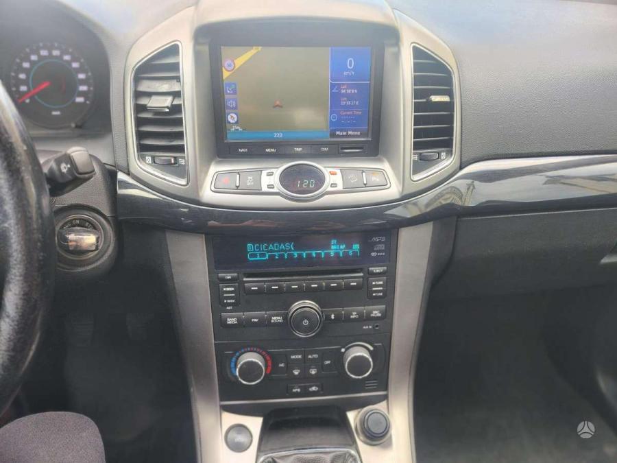 White Chevrolet Captiva 2013 in Kaunas, with an engine capacity of 2.20 L and mileage of 198 thousand km for 4900 €, photo 21 on AUTOMOTO.COM.LV