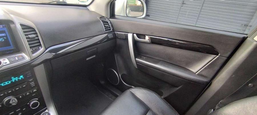 White Chevrolet Captiva 2013 in Kretinga, with an engine capacity of 2.23 L and mileage of 122 thousand km for 5650 €, photo 9 on AUTOMOTO.COM.LV
