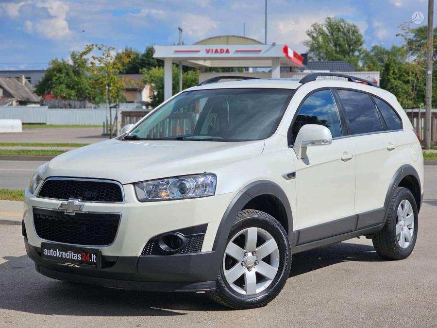 White Chevrolet Captiva 2013 in Siauliai, with an engine capacity of 2.20 L and mileage of 160 thousand km for 5950 €, photo 4 on AUTOMOTO.COM.LV