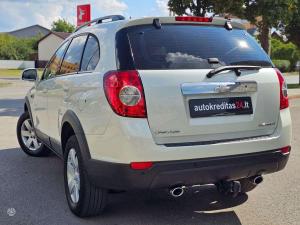 White Chevrolet Captiva 2013 in Siauliai, with an engine capacity of 2.20 L and mileage of 160 thousand km for 5950 €, photo 7 on AUTOMOTO.COM.LV