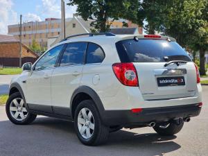 White Chevrolet Captiva 2013 in Siauliai, with an engine capacity of 2.20 L and mileage of 160 thousand km for 5950 €, photo 8 on AUTOMOTO.COM.LV