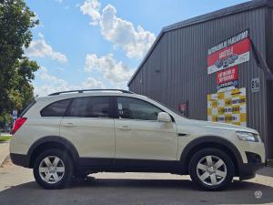 White Chevrolet Captiva 2013 in Siauliai, with an engine capacity of 2.20 L and mileage of 160 thousand km for 5950 €, photo 11 on AUTOMOTO.COM.LV