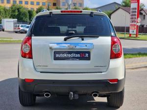 White Chevrolet Captiva 2013 in Siauliai, with an engine capacity of 2.20 L and mileage of 160 thousand km for 5950 €, photo 13 on AUTOMOTO.COM.LV